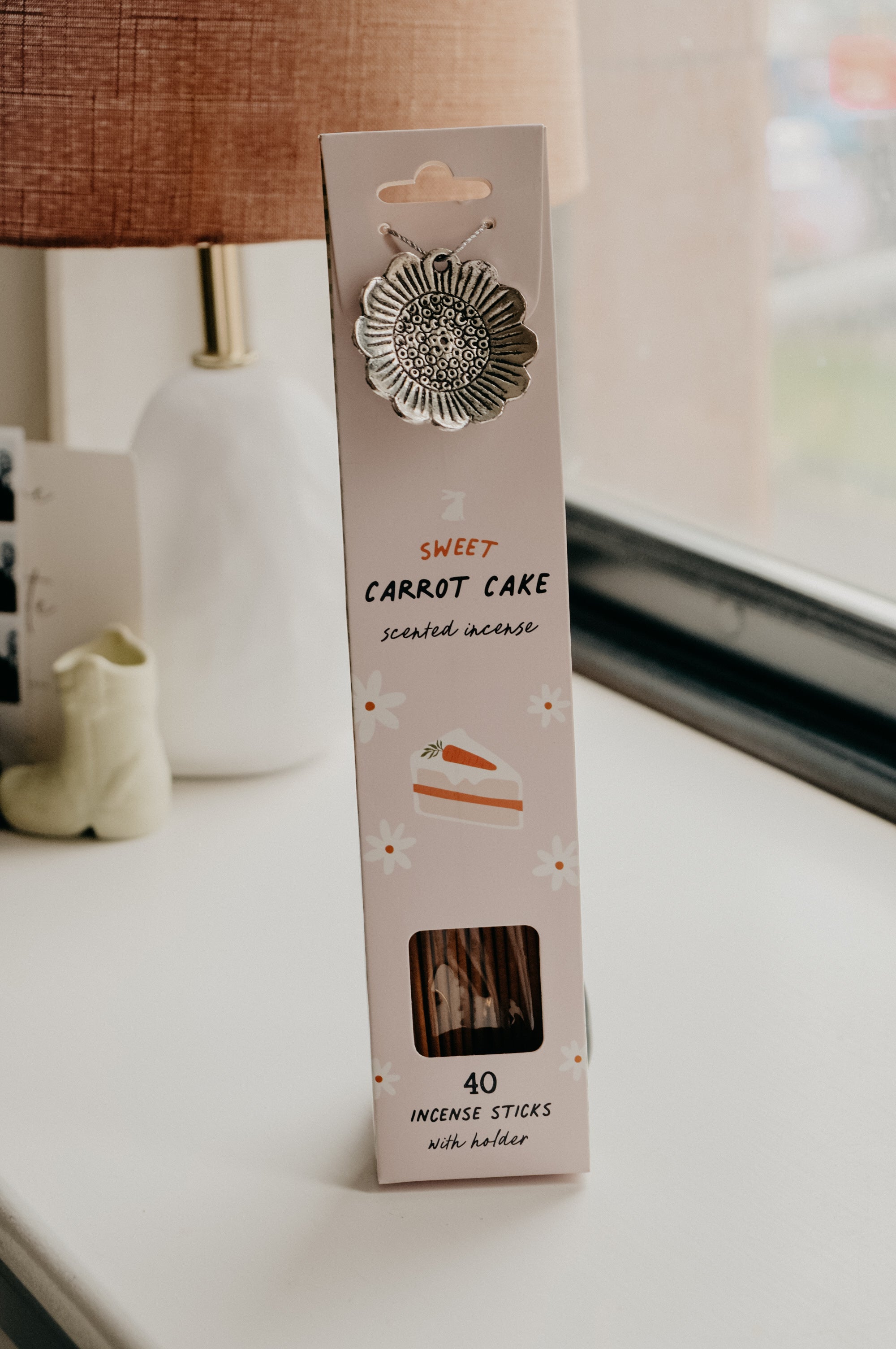 Cottagecore Carrot Cake Incense Sticks and Daisy Holder – Ajouter