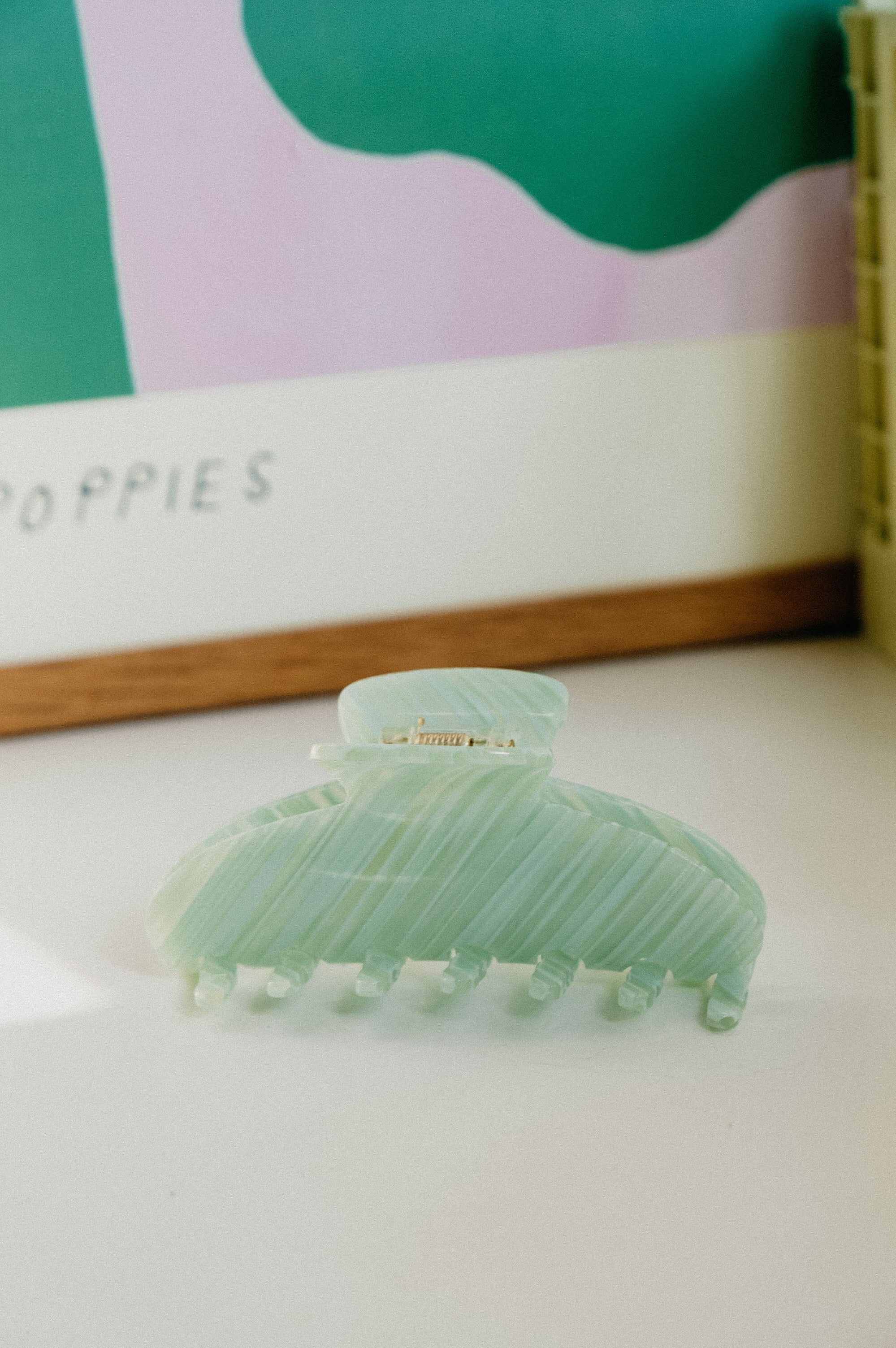 Milly Sage Green Striped Curved Claw Clip – Ajouter